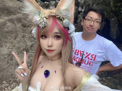 爱yy与羞辱coser On Twitter 喂老公～刚才给你的自拍看到了吗？今天又被摄影师的肉棒狠狠的教训了一顿呢～现在给农民的鸡巴
