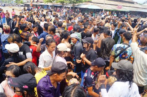 မင်းလှမြို့၌ မြန်မာ့ရိုးရာမဟာသင်္ကြန်အကြတ်နေ့ ဗဟိုမဏ္ဍပ်၌ ပြည်သူများအေးချမ်းပျော်ရွှင်စွာ လာ