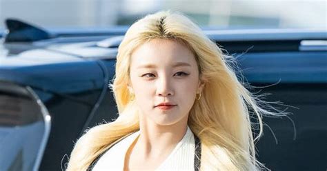 사진 여자아이들 우기인사하는 엘프