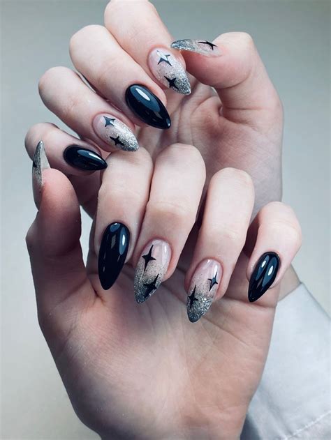 Чёрные ногти с дизайном Искусство маникюра Маникюр Черные ногти