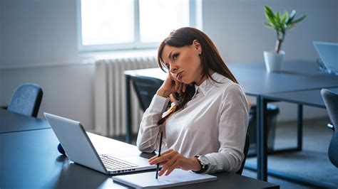 The Pros And Cons Of Leaving A Corporate Job For Freelancing Is It