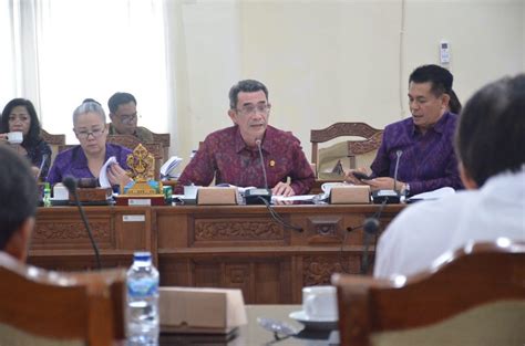 Rapat Pembahasan Ranperda Haluan Pembangunan Bali Masa Depan 100 Tahun Bali Era Baru
