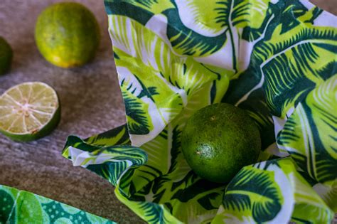 환경적으로 안전한 밀랍 랩으로 라임포장 재사용 가능한 친환경 주방 제품 제로 폐기물 지속 가능한 플라스틱 무료 라이프 스타일 0명에 대한 스톡 사진 및 기타 이미지 Istock