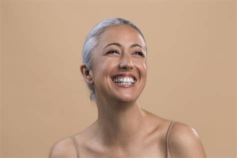 Simak 9 Rahasia Kulit Awet Muda Metaderma