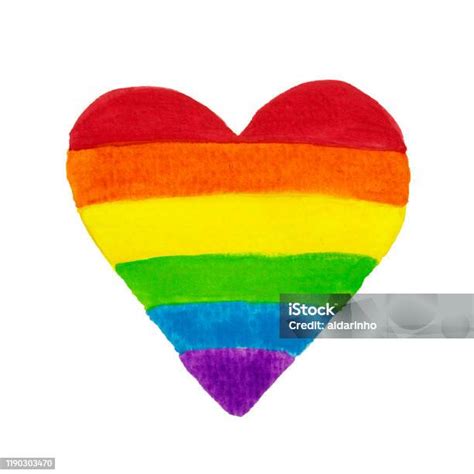 손으로 그린 색연필 하트 모양 무지개 색상입니다 성소수자 Lgbtq 또는 동성애자 평등 개념 색연필에 대한 스톡 벡터 아트 및