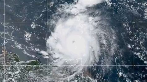 Huracán Beryl Se Degrada A Categoría 4 Mientras Avanza A Costas
