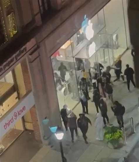 Philadelphia Looters Strike Apple Lululemon Stores Unrelated To