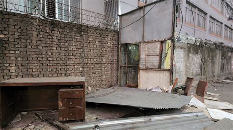 রাস্তা সম্প্রসারণে নিজেরাই সীমানা প্রাচীর ভাঙল হাসপাতাল কর্তৃপক্ষ