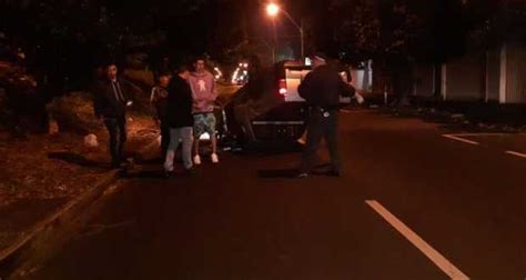 Para não atropelar gato jovem capota carro na Miguel Petroni Comando VP