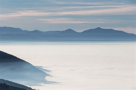 안개는 산과 언덕의 레이어와 블루의 다양 한 음영 계곡 움브리아 에 작성 0명에 대한 스톡 사진 및 기타 이미지 0명 경관