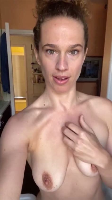 Hot Milf Takes A Dump