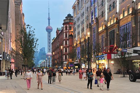 上海南京东路步行街东拓段全线亮灯 将正式开街