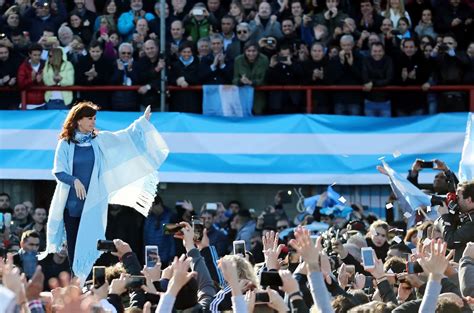 Cristina Kirchner ya piensa en un acto para el de noviembre con el que buscará recuperar la