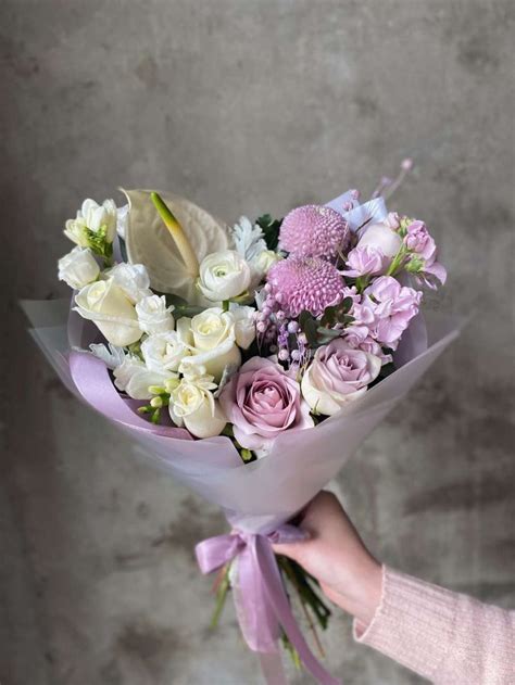 Авторский сезонный букет Нежные Сны 3 купить в Москве Flowerna Каскадные букеты Дизайн