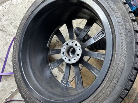 Шины зимние нешипованные Bridgestone 245/45 R20, литые диски BMW 9 ...