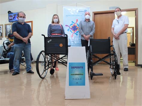 Santa Casa recebe duas cadeiras de rodas da campanha Tampinha Solidária