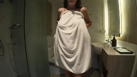 免费 裸胸 色情视频 xHamster