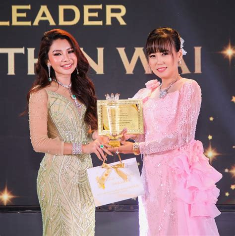 အိမ်ထောင်သက် ၈နှစ်ရှိပြီ မနေ့တနေ့ကလိုပဲ သံယောဇဉ်တွေပိုတိုးလာတယ်👩‍ ️‍💋‍👨