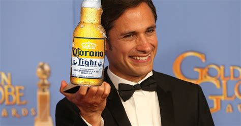 ¡salud Gael García Narrará Documental Sobre Cerveza Mexicana La