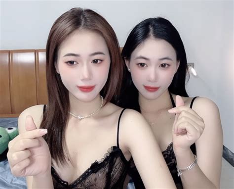 Twin Sisters 님의 웹캠 쇼