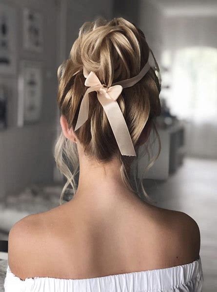 ۵۰ مدل شینیون ۱۴۰۲ شیک مخصوص مجالس و مهمانی ها رز سرخ