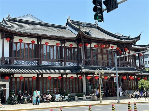 猫总 on Twitter 刚刚去了昆山奥灶馆果然是百年老店还是和以前一样现在里面不仅卖奥灶面还有各种苏式点心我点了虾仁鳝丝面