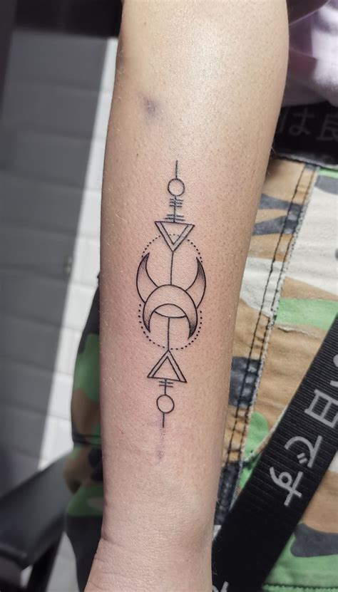 Pin Auf Linework Tattoo By Westend Tattoo Wien