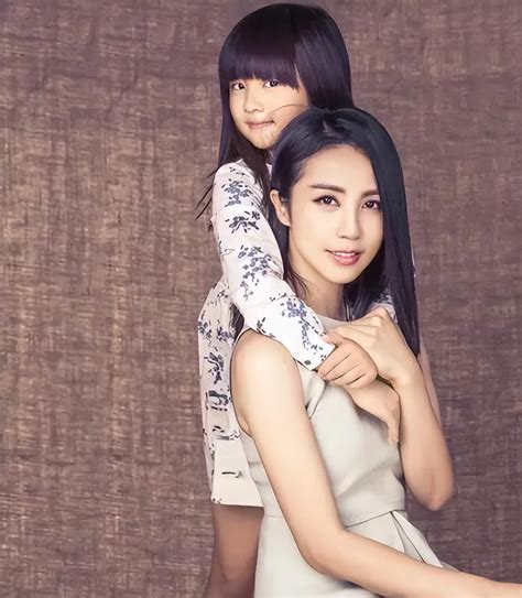 嫁大6岁黄磊的演员孙莉婚后连生三胎如今一家五口其乐融融 人物集