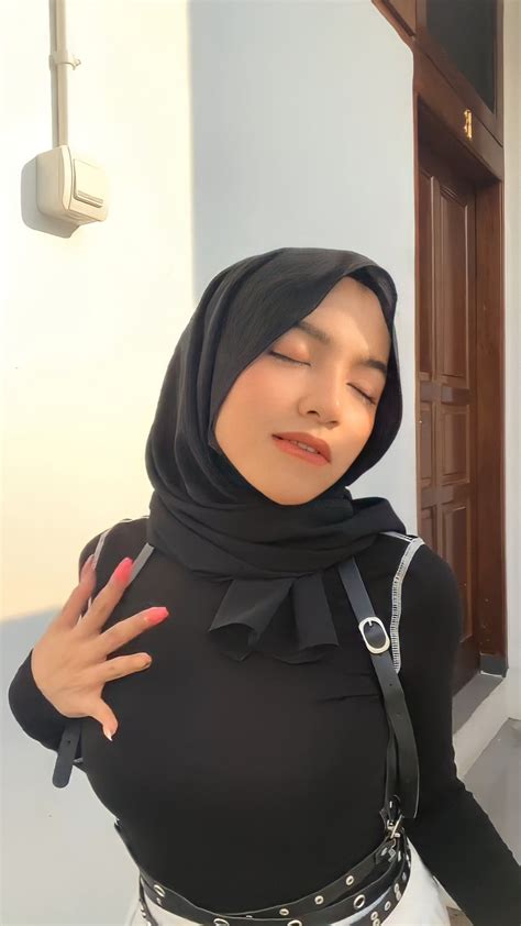 Pin Oleh Senx Segon Di Gaya Hijab Gaya Hijab Perempuan Sosok Perempuan