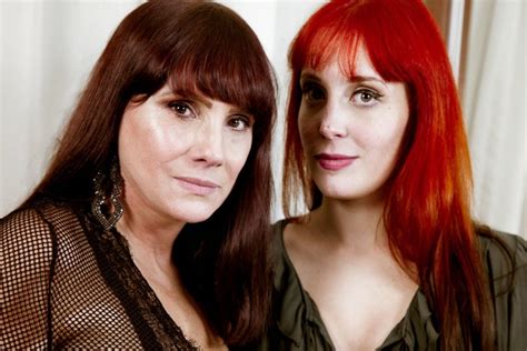 Mel Fire A Abordagem Física E Erótica Do Tântra