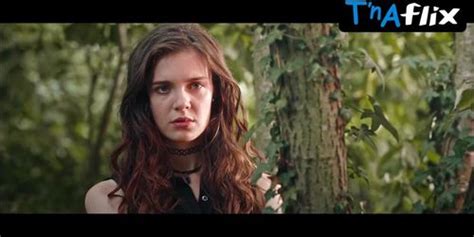 Ella Van Remortel Bikini Scene In Het Geheugenspel