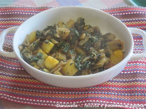 BIETA E PATATE RIPASSATE IN PADELLA CON POMODORO E CIPOLLE DI TROPEA
