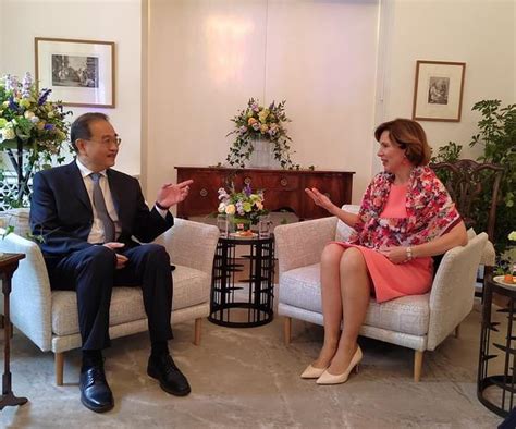 外交部副部长邓励出席英国驻华使馆庆祝国王加冕招待会手机新浪网