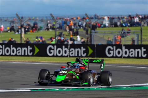 เติ้น” ทัศนพล อินทรภูวศักดิ์ คืนฟอร์ม ลุยสนามซิลเวอร์สโตน ในศึก Fia
