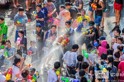 រដ្ឋាបាលរាជធានីភ្នំពេញហាមមិនឲ្យលេង«បាញ់ទឹកនិងប៉ាតម្សៅក្នុងឱកាសបុណ្យចូលឆ្នាំថ្មី សុីសុីថាមស៍