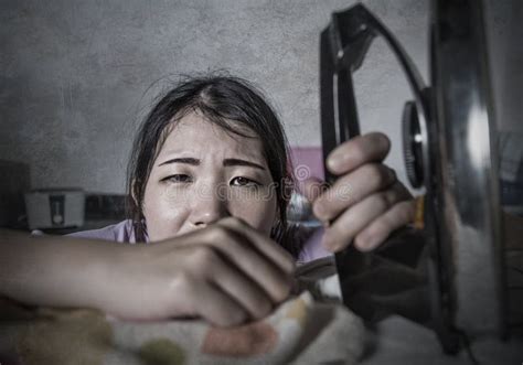 Portrait Des Jeunes Assez Frustrants Et De La Femme Chinoise Asiatique
