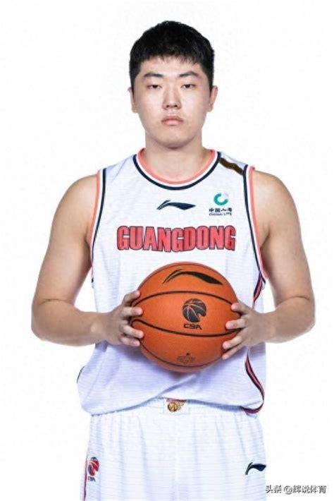 都打了这么多年cba，张皓嘉却不进反退广东队球员比赛