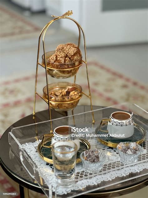 거품이 많은 터키 커피 2 잔 터키 식 기쁨 커피 프레젠테이션 0명에 대한 스톡 사진 및 기타 이미지 0명 가정 생활