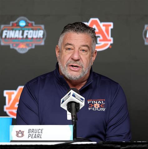 Former Arizona Guard Caleb Love Signs Two Way Contract With Trail