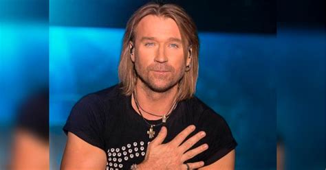 Олег Винник чи повернеться повелитель вовчиць в Україну ФАКТИ