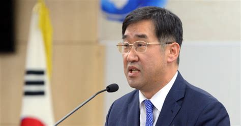 맹성규 국토부 차관 차로이탈경고장치 등 장착 의무화 추진