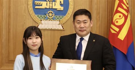 Олон улс тив дэлхийн тавцанд амжилт үзүүлсэн хүүхдүүдэд “ХҮҮХДИЙН ТӨЛӨӨ САН” гаас мөнгөн