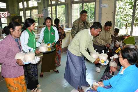 ဟုမ္မလင်းမြို့နယ်အတွင်းရှိ အငြိမ်းစားဝန်ထမ်းများအား အခြေခံစားသောက်ကုန်များ ထောက်ပံ့ပေးအပ