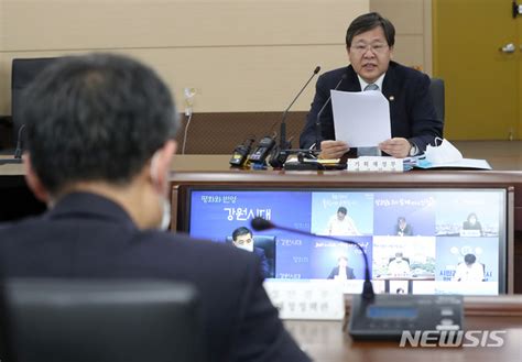 발언하는 안일환 기재부 차관