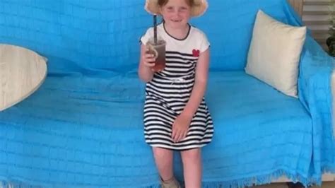 Girl 6 Born Without Right Foot Is Told Nhs Cant Afford A Prosthetic The Us Sun