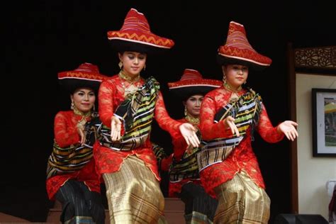 Makna Dan Sejarah Tari Piso Surit Sering Jalan
