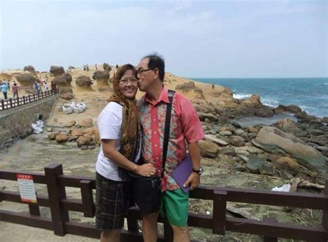 Uncle Surprises Wife At Her Workplace With Roses On Valentines Day