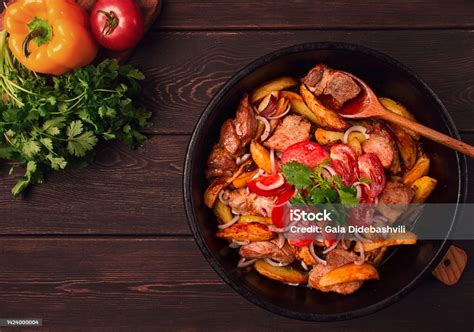 Ojakhuri 전통적인 그루지야 어 요리 고기와 함께 튀긴 감자 점토 프라이팬 전망 사람 없음 수제 0명에 대한 스톡 사진 및 기타 이미지 Istock