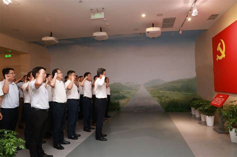 学校组织党员领导干部赴中国共产党纪律建设历史陈列展参观学习 武汉工程大学组织部
