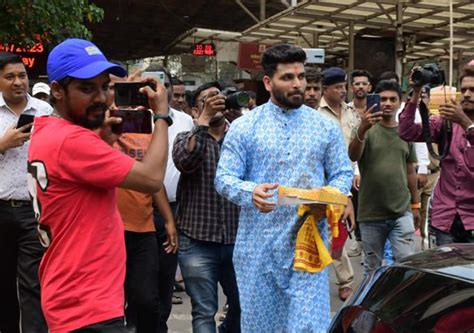 Shiv Thakare Visits Siddhivinayak Temple Before Khatron Ke Khiladi 13